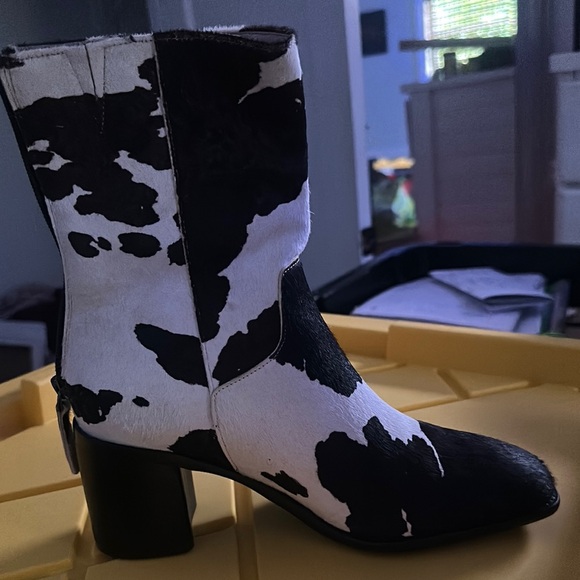INTENTIONALLY BLANK | Shoes | Intentionally Blank Black And White Cow ...
